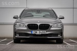 Grey BMW 730 2013 in Riga, with an engine capacity of 3.00 L and mileage of 197 thousand km for 13950 €, photo 3 on AUTOMOTO.COM.LV