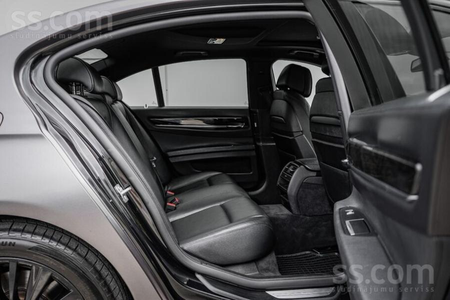 Grey BMW 730 2013 in Riga, with an engine capacity of 3.00 L and mileage of 197 thousand km for 13950 €, photo 16 on AUTOMOTO.COM.LV
