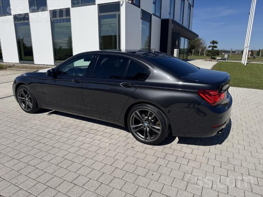 Pelēks BMW 730 2013 Rīga, ar dzinēja tilpumu 3.00 L un nobraukumu 232 tūkst. km par 12500 €, foto 4 vietnē AUTOMOTO.COM.LV