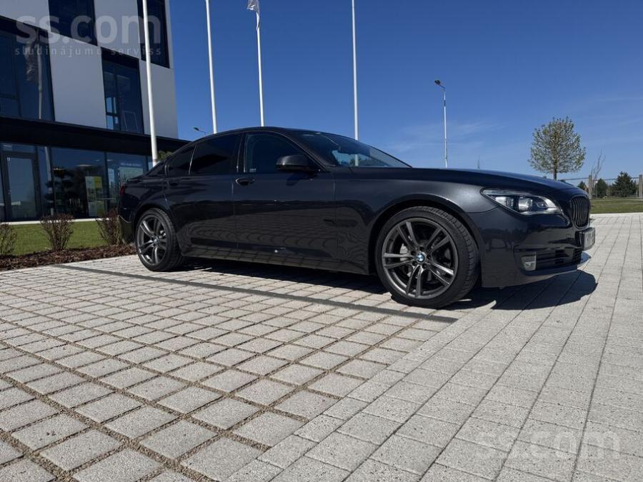 Pelēks BMW 730 2013 Rīga, ar dzinēja tilpumu 3.00 L un nobraukumu 232 tūkst. km par 12500 €, foto 8 vietnē AUTOMOTO.COM.LV