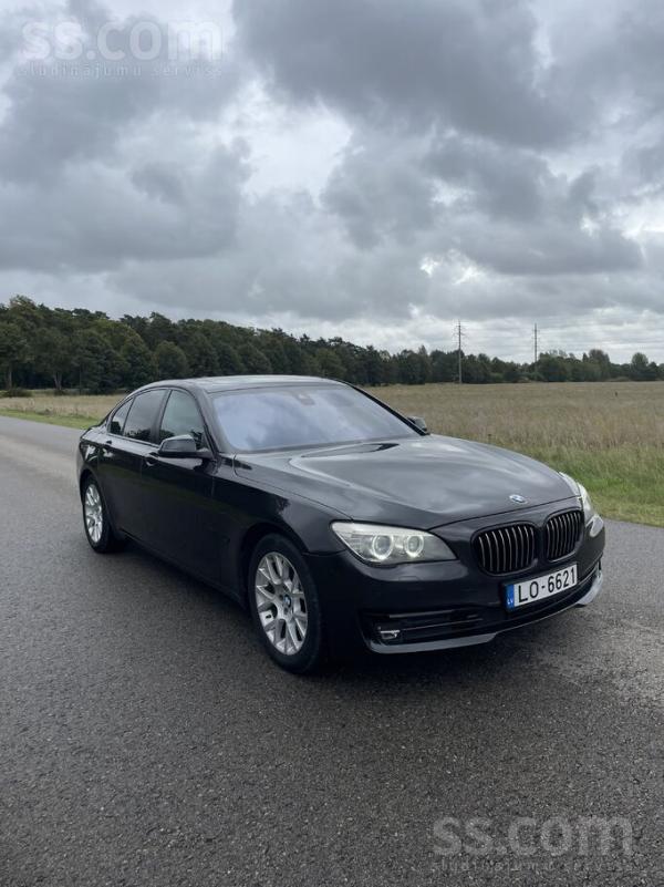 Pelēks BMW 730 2013 Liepāja, ar dzinēja tilpumu 3.00 L un nobraukumu 255 tūkst. km par 13250 €, foto 1 vietnē AUTOMOTO.COM.LV