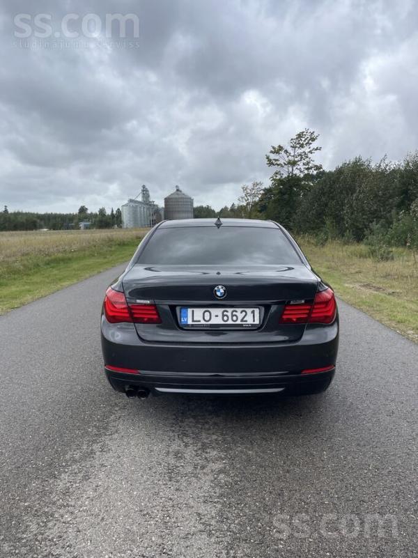 Pelēks BMW 730 2013 Liepāja, ar dzinēja tilpumu 3.00 L un nobraukumu 255 tūkst. km par 13250 €, foto 4 vietnē AUTOMOTO.COM.LV