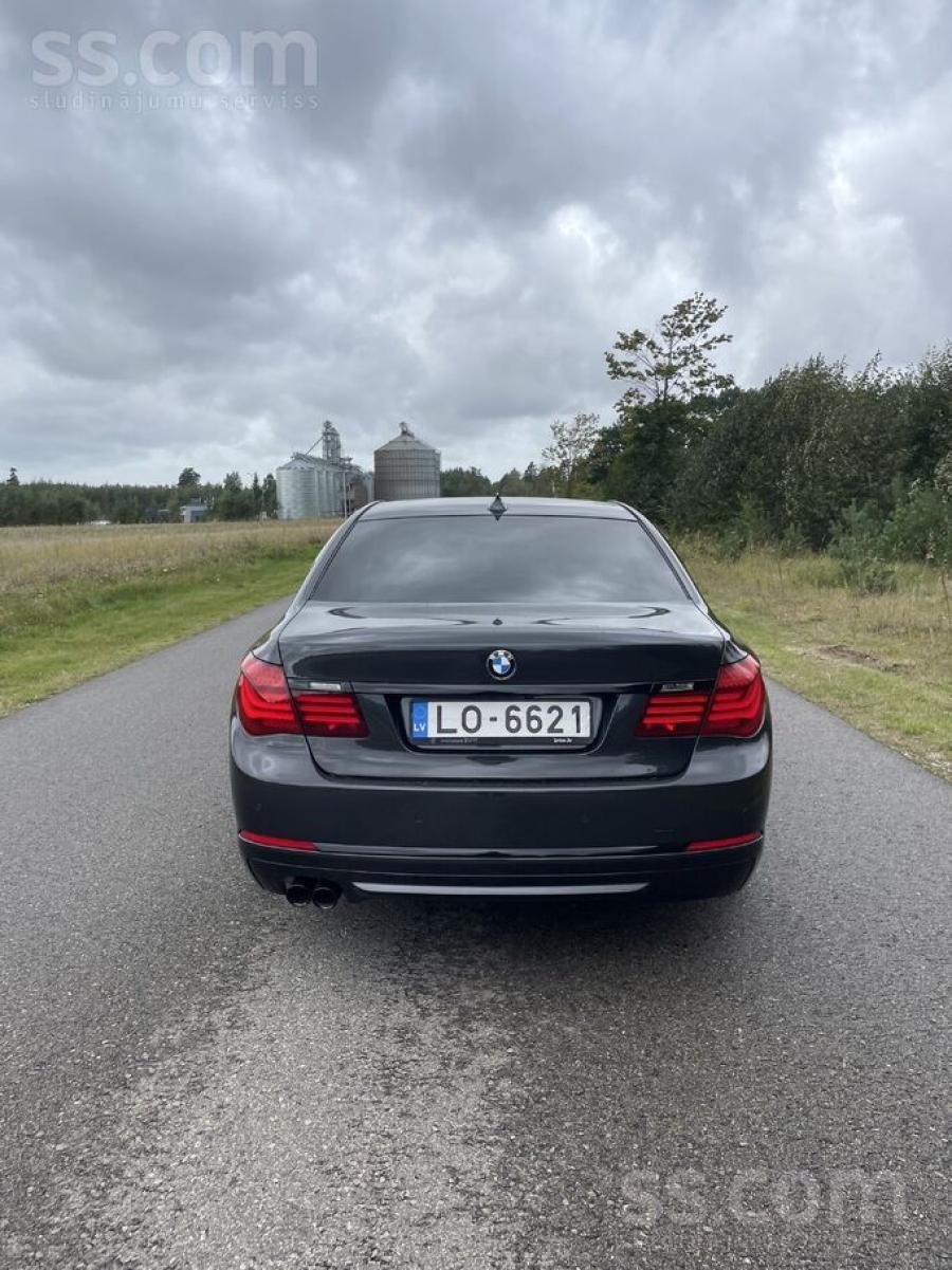 Pelēks BMW 730 2013 Liepāja, ar dzinēja tilpumu 3.00 L un nobraukumu 255 tūkst. km par 13250 €, foto 4 vietnē AUTOMOTO.COM.LV