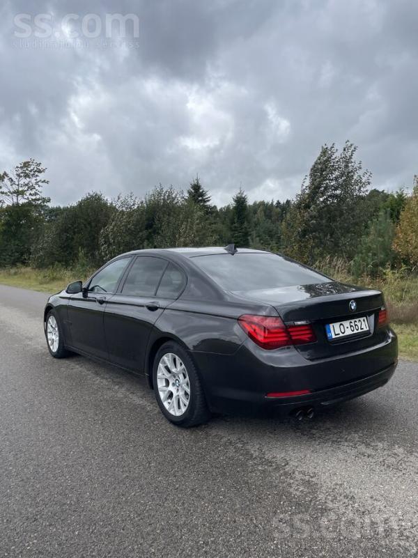 Pelēks BMW 730 2013 Liepāja, ar dzinēja tilpumu 3.00 L un nobraukumu 255 tūkst. km par 13250 €, foto 5 vietnē AUTOMOTO.COM.LV