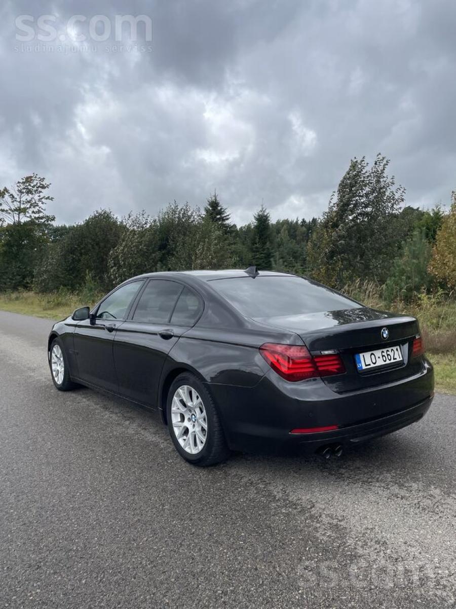 Pelēks BMW 730 2013 Liepāja, ar dzinēja tilpumu 3.00 L un nobraukumu 255 tūkst. km par 13250 €, foto 5 vietnē AUTOMOTO.COM.LV