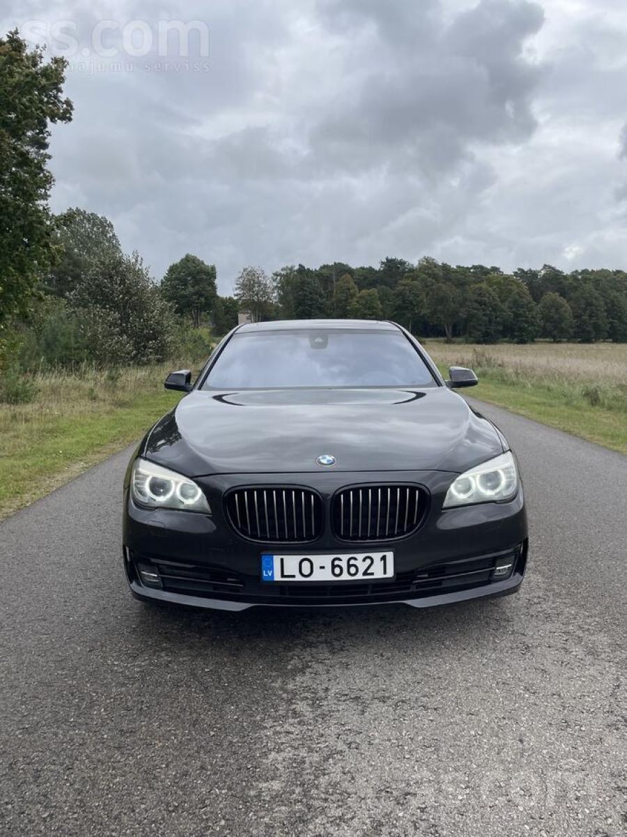 Pelēks BMW 730 2013 Liepāja, ar dzinēja tilpumu 3.00 L un nobraukumu 255 tūkst. km par 13250 €, foto 7 vietnē AUTOMOTO.COM.LV
