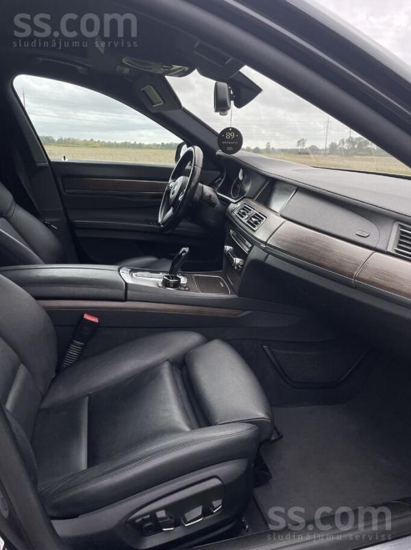 Pelēks BMW 730 2013 Liepāja, ar dzinēja tilpumu 3.00 L un nobraukumu 255 tūkst. km par 13250 €, foto 9 vietnē AUTOMOTO.COM.LV