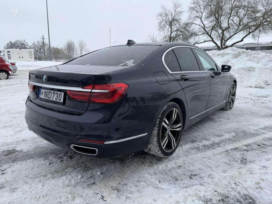 Grey BMW 730 2015 in Vilnius, with an engine capacity of 2.99 L and mileage of 245 thousand km for 20850 €, photo 2 on AUTOMOTO.COM.LV