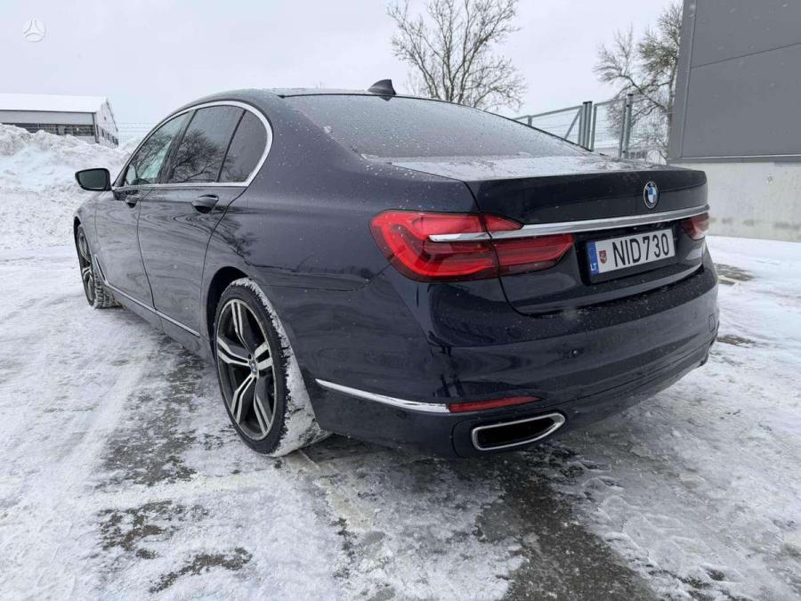 Grey BMW 730 2015 in Vilnius, with an engine capacity of 2.99 L and mileage of 245 thousand km for 20850 €, photo 4 on AUTOMOTO.COM.LV