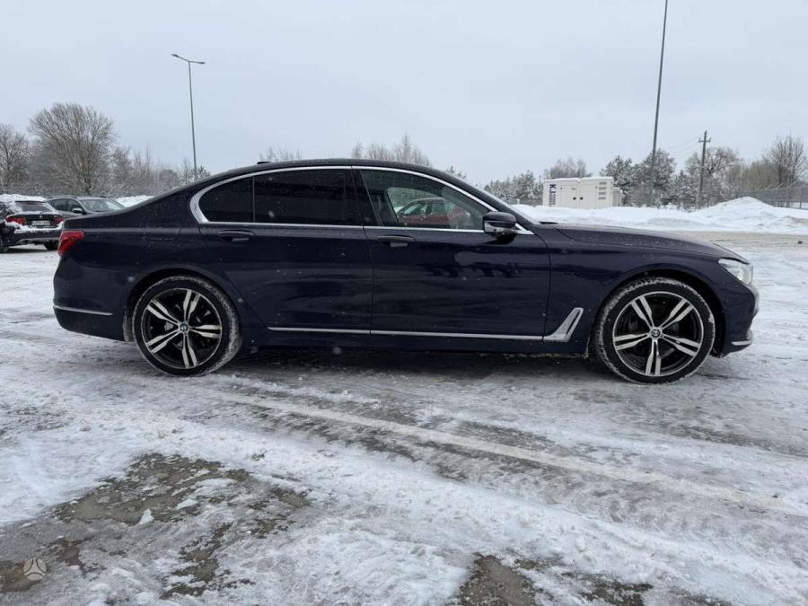 Grey BMW 730 2015 in Vilnius, with an engine capacity of 2.99 L and mileage of 245 thousand km for 20850 €, photo 6 on AUTOMOTO.COM.LV