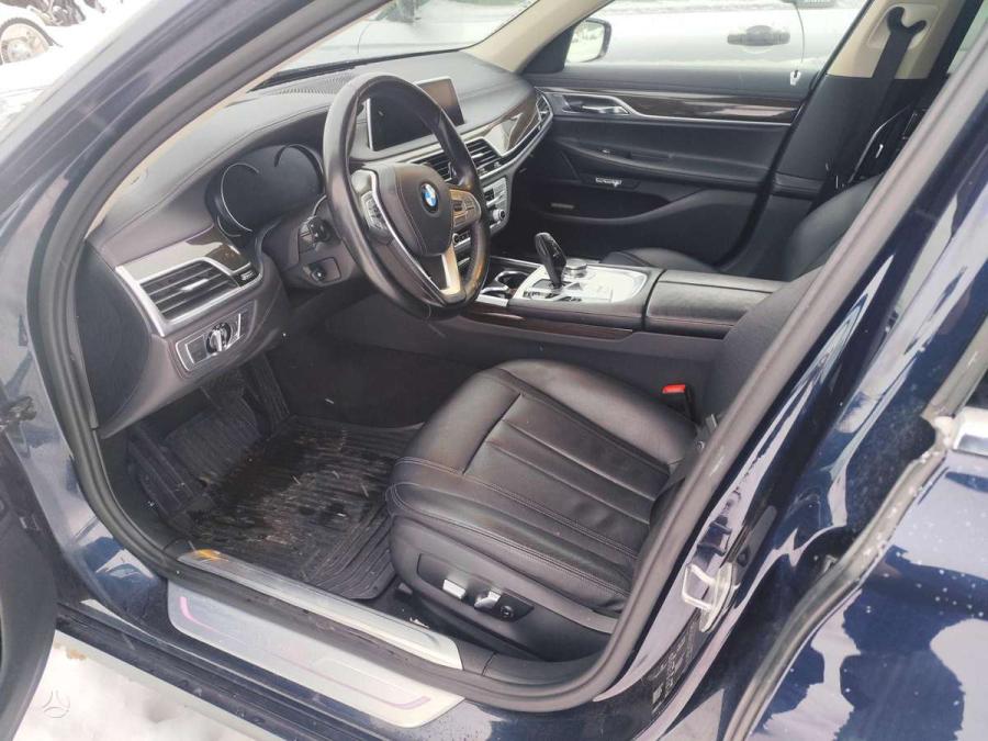Grey BMW 730 2015 in Vilnius, with an engine capacity of 2.99 L and mileage of 245 thousand km for 20850 €, photo 7 on AUTOMOTO.COM.LV