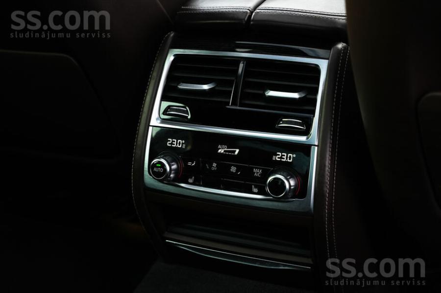 Pelēks BMW 730 2015 Rīga, ar dzinēja tilpumu 3.00 L un nobraukumu 210 tūkst. km par 25990 €, foto 24 vietnē AUTOMOTO.COM.LV