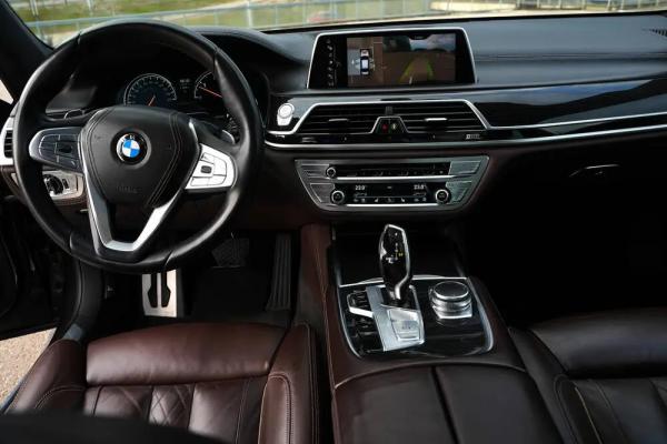 Pelēks BMW 730 2015 Rīga, ar dzinēja tilpumu 3.00 L un nobraukumu 208 tūkst. km par 25590 €, foto 7 vietnē AUTOMOTO.COM.LV