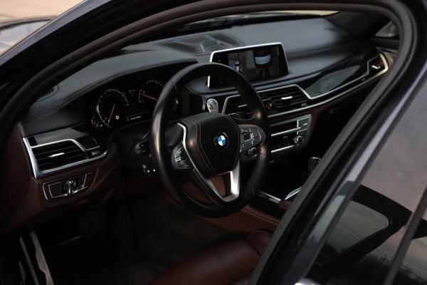 Pelēks BMW 730 2015 Rīga, ar dzinēja tilpumu 3.00 L un nobraukumu 208 tūkst. km par 25590 €, foto 8 vietnē AUTOMOTO.COM.LV