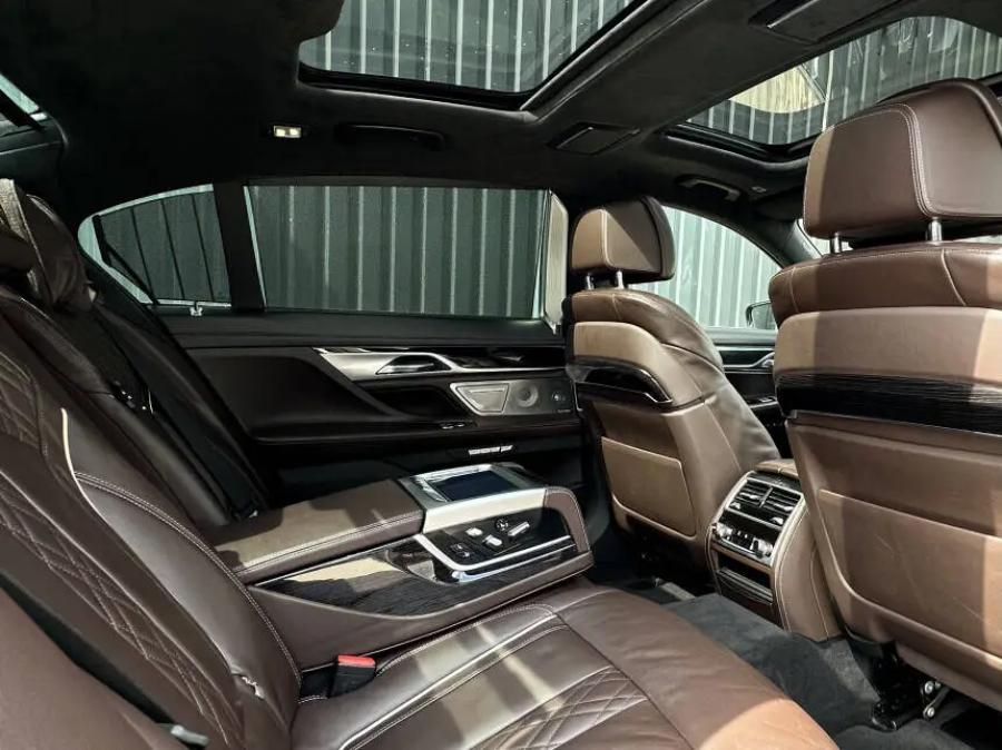 Pelēks BMW 730 2015 Rīga, ar dzinēja tilpumu 3.00 L un nobraukumu 208 tūkst. km par 25590 €, foto 16 vietnē AUTOMOTO.COM.LV