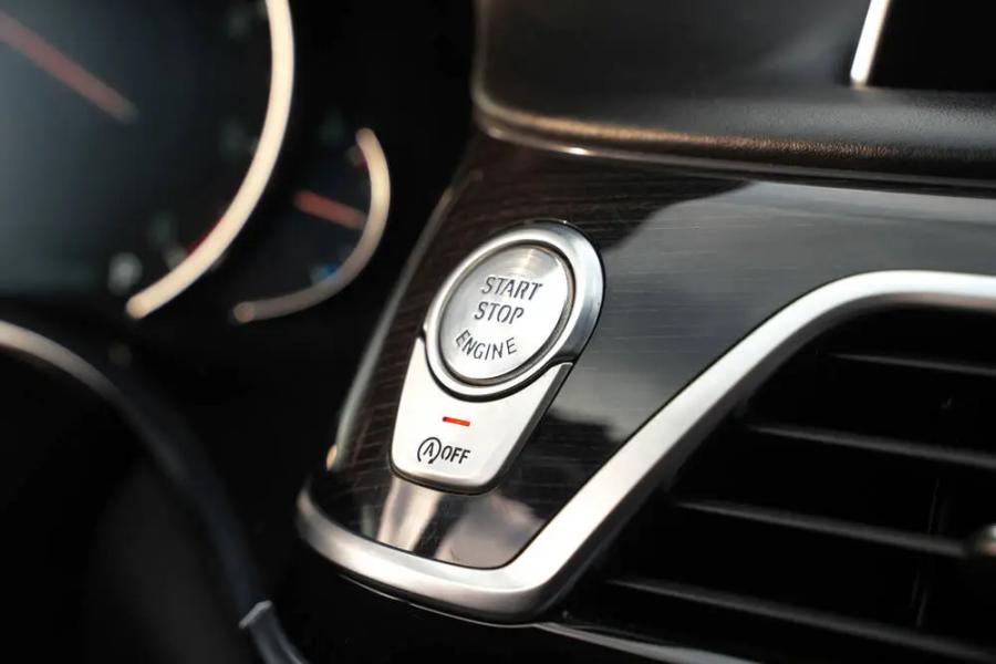 Pelēks BMW 730 2015 Rīga, ar dzinēja tilpumu 3.00 L un nobraukumu 208 tūkst. km par 25590 €, foto 18 vietnē AUTOMOTO.COM.LV