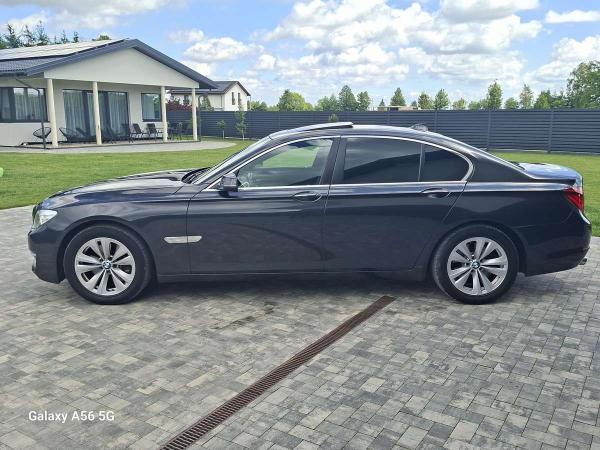 Grey BMW 730 2015 in Kaunas, with an engine capacity of 2.99 L and mileage of 286 thousand km for 10200 €, photo 4 on AUTOMOTO.COM.LV