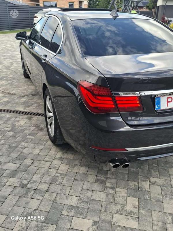 Grey BMW 730 2015 in Kaunas, with an engine capacity of 2.99 L and mileage of 286 thousand km for 10200 €, photo 5 on AUTOMOTO.COM.LV
