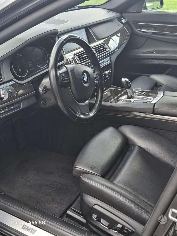Grey BMW 730 2015 in Kaunas, with an engine capacity of 2.99 L and mileage of 286 thousand km for 10200 €, photo 10 on AUTOMOTO.COM.LV