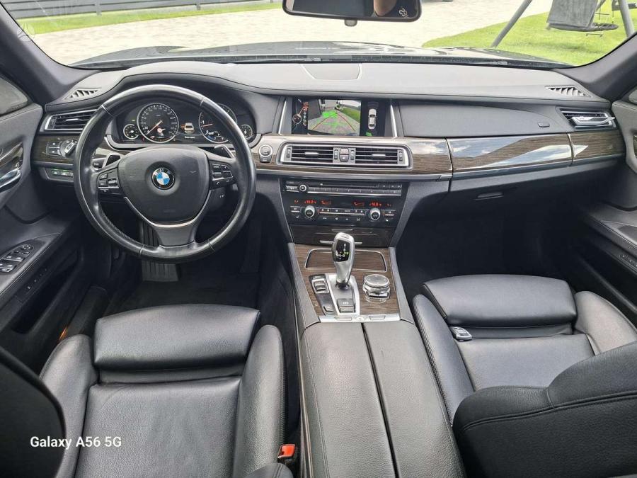 Grey BMW 730 2015 in Kaunas, with an engine capacity of 2.99 L and mileage of 286 thousand km for 10200 €, photo 12 on AUTOMOTO.COM.LV