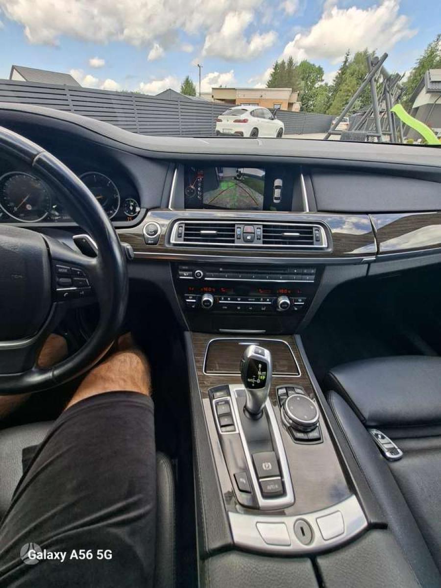 Grey BMW 730 2015 in Kaunas, with an engine capacity of 2.99 L and mileage of 286 thousand km for 10200 €, photo 18 on AUTOMOTO.COM.LV