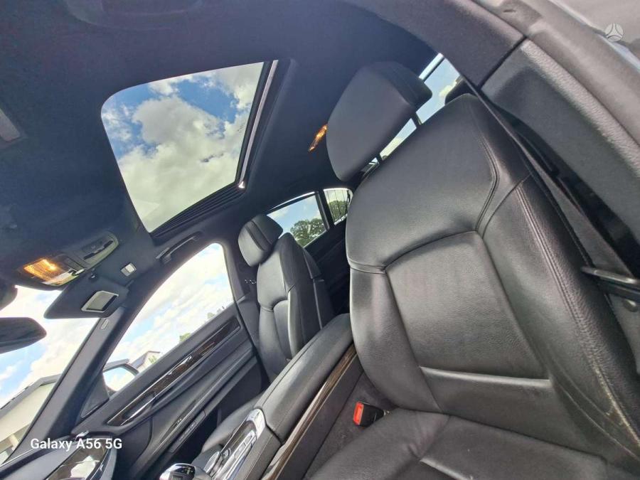 Grey BMW 730 2015 in Kaunas, with an engine capacity of 2.99 L and mileage of 286 thousand km for 10200 €, photo 20 on AUTOMOTO.COM.LV