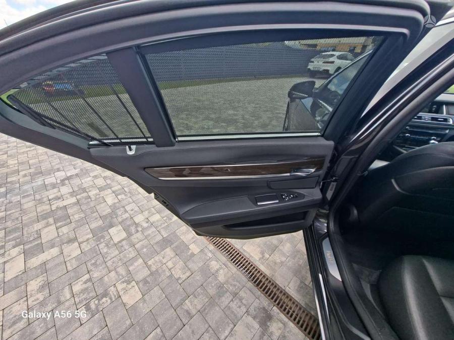 Grey BMW 730 2015 in Kaunas, with an engine capacity of 2.99 L and mileage of 286 thousand km for 10200 €, photo 21 on AUTOMOTO.COM.LV
