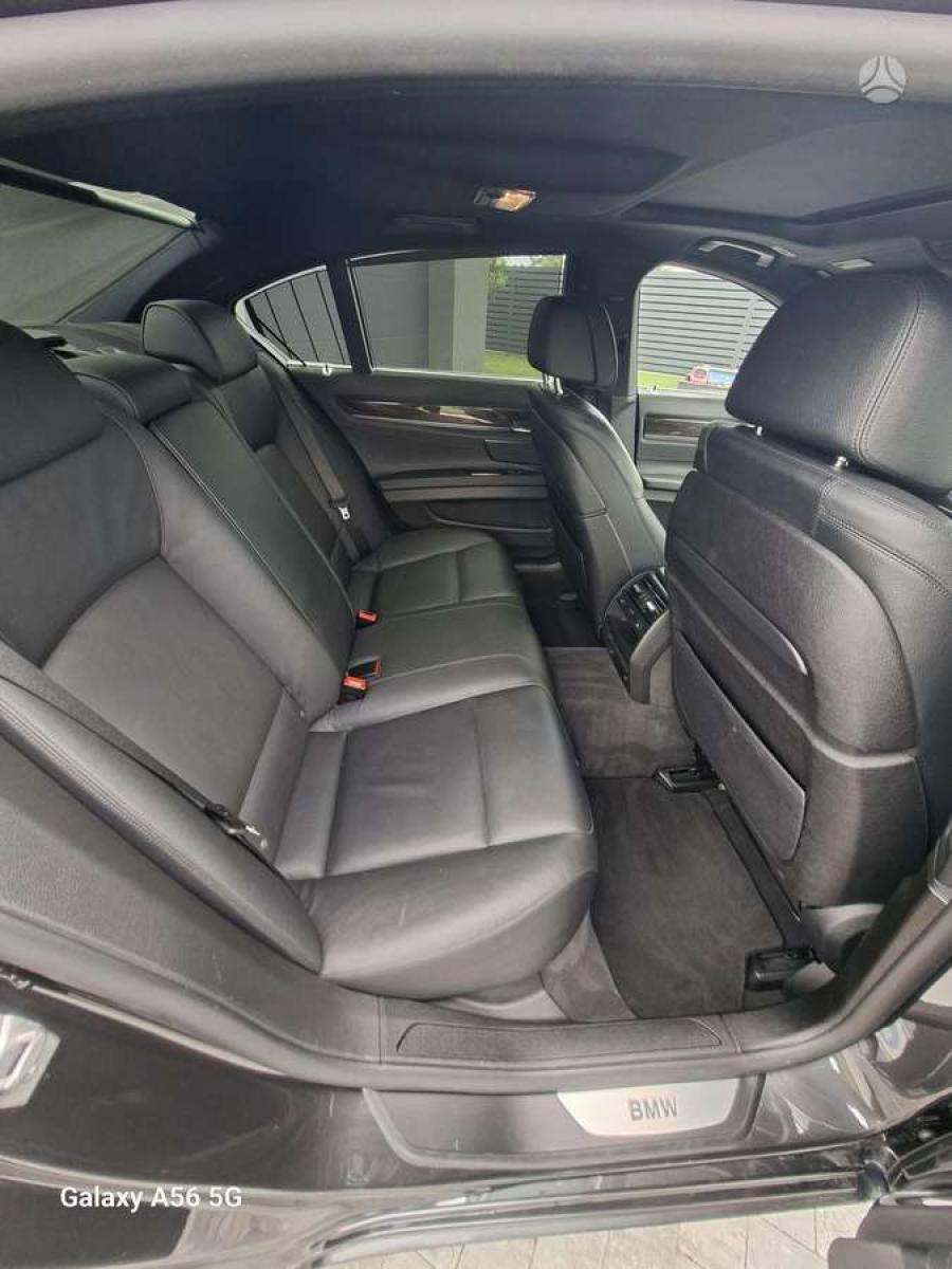 Grey BMW 730 2015 in Kaunas, with an engine capacity of 2.99 L and mileage of 286 thousand km for 10200 €, photo 23 on AUTOMOTO.COM.LV