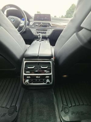 Grey BMW 730 2015 in Klaipeda, with an engine capacity of 2.99 L and mileage of 234 thousand km for 23490 €, photo 13 on AUTOMOTO.COM.LV