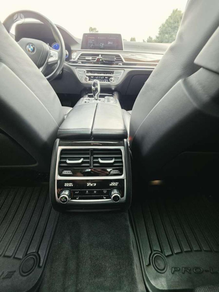 Grey BMW 730 2015 in Klaipeda, with an engine capacity of 2.99 L and mileage of 234 thousand km for 23490 €, photo 13 on AUTOMOTO.COM.LV