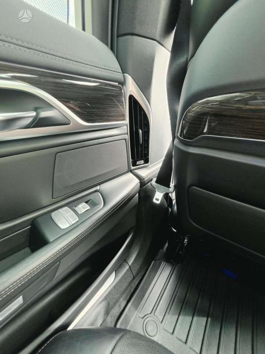 Grey BMW 730 2015 in Klaipeda, with an engine capacity of 2.99 L and mileage of 234 thousand km for 23490 €, photo 14 on AUTOMOTO.COM.LV
