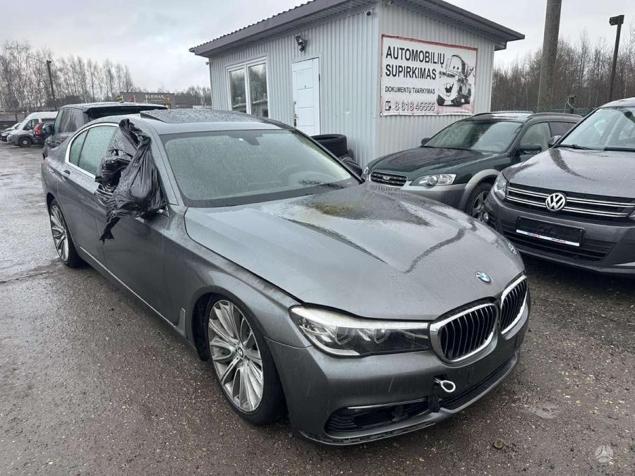 Pelēks BMW 730 2016 Utena, ar dzinēja tilpumu 2.99 L un nobraukumu 170 tūkst. km par 14700 €, foto 2 vietnē AUTOMOTO.COM.LV