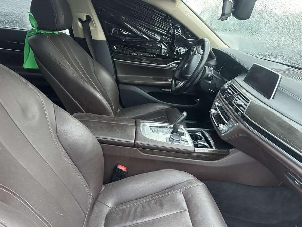 Grey BMW 730 2016 in Utena, with an engine capacity of 2.99 L and mileage of 170 thousand km for 14700 €, photo 8 on AUTOMOTO.COM.LV