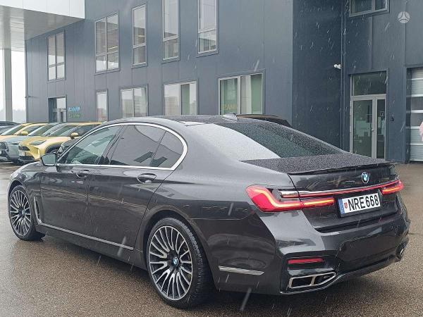 Pelēks BMW 730 2016 Viļņa, ar dzinēja tilpumu 2.99 L un nobraukumu 299 tūkst. km par 23999 €, foto 3 vietnē AUTOMOTO.COM.LV