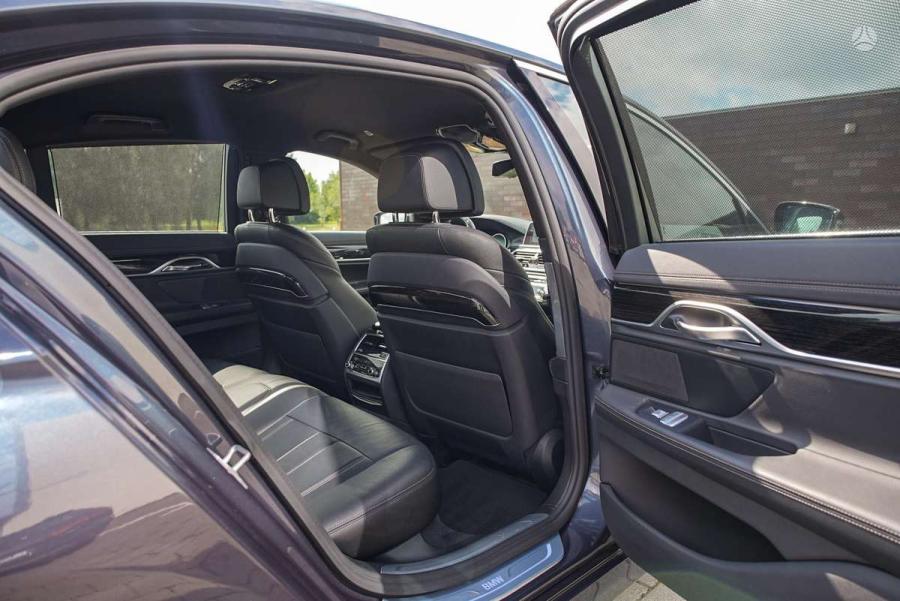 Pelēks BMW 730 2016 Marijampole, ar dzinēja tilpumu 2.99 L un nobraukumu 192 tūkst. km par 21950 €, foto 35 vietnē AUTOMOTO.COM.LV