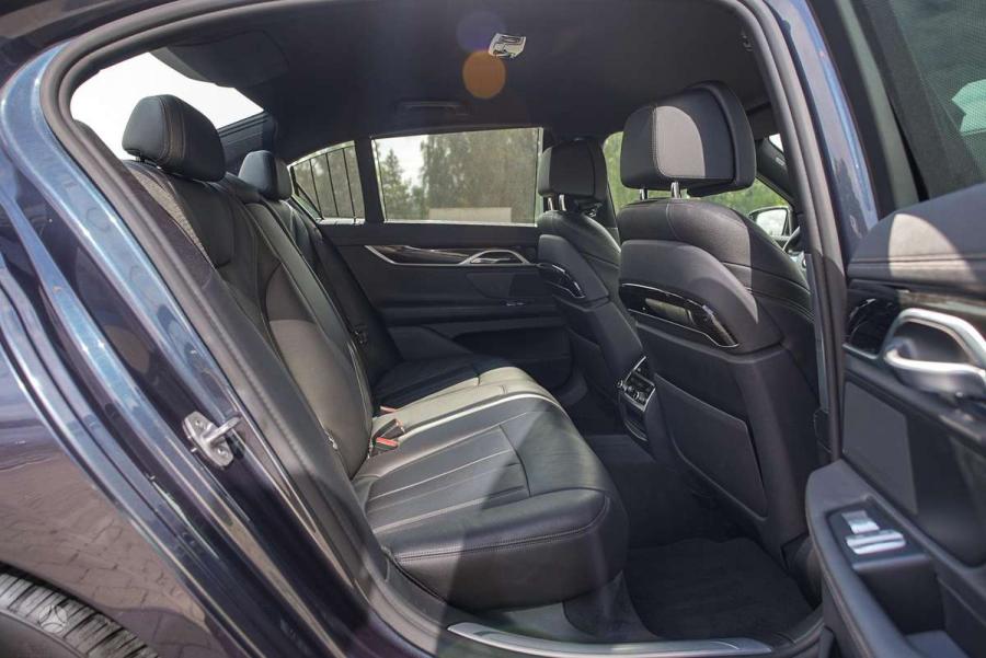Pelēks BMW 730 2016 Marijampole, ar dzinēja tilpumu 2.99 L un nobraukumu 192 tūkst. km par 21950 €, foto 36 vietnē AUTOMOTO.COM.LV