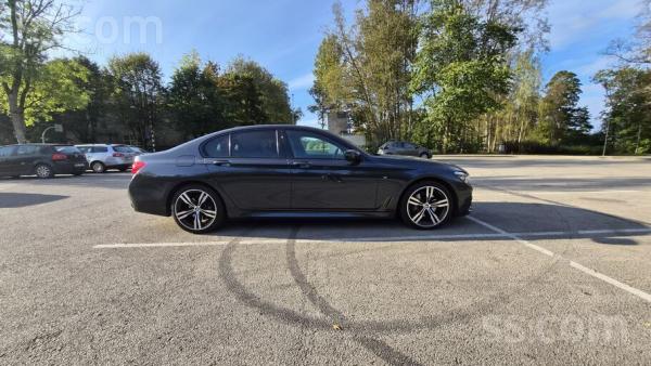Grey BMW 730 2018 in Riga, with an engine capacity of 3.00 L and mileage of 167 thousand km for 27998 €, photo 3 on AUTOMOTO.COM.LV