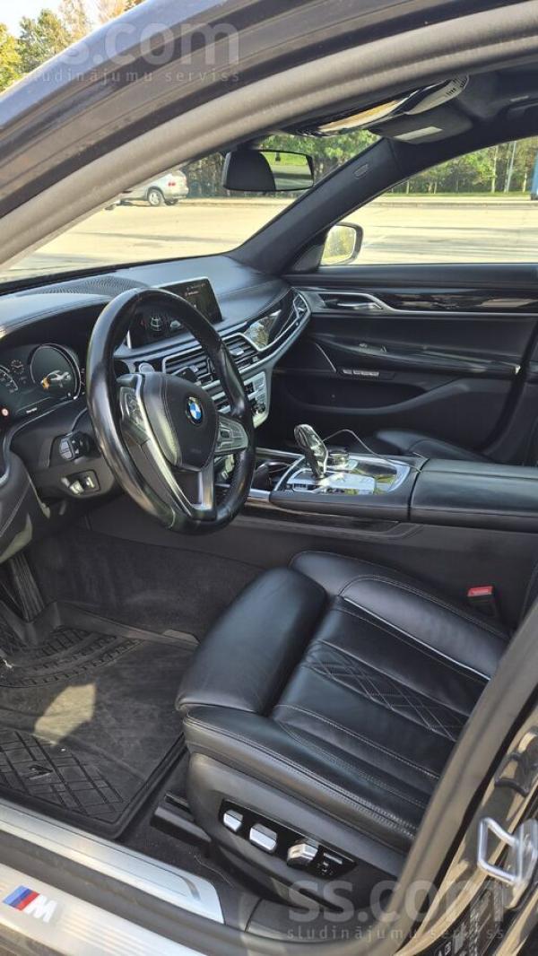 Grey BMW 730 2018 in Riga, with an engine capacity of 3.00 L and mileage of 167 thousand km for 27998 €, photo 6 on AUTOMOTO.COM.LV