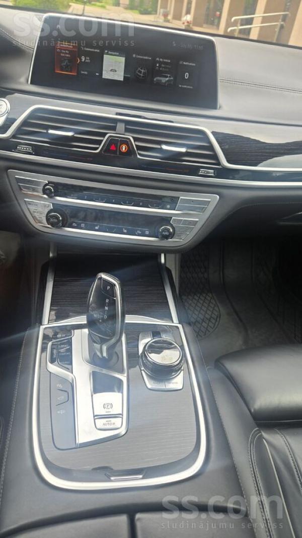 Grey BMW 730 2018 in Riga, with an engine capacity of 3.00 L and mileage of 167 thousand km for 27998 €, photo 7 on AUTOMOTO.COM.LV