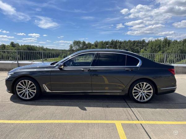 Grey BMW 730 2018 in Vilnius, with an engine capacity of 2.99 L and mileage of 196 thousand km for 28499 €, photo 4 on AUTOMOTO.COM.LV