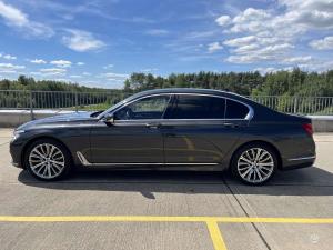 Grey BMW 730 2018 in Vilnius, with an engine capacity of 2.99 L and mileage of 196 thousand km for 28499 €, photo 5 on AUTOMOTO.COM.LV
