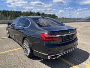 Grey BMW 730 2018 in Vilnius, with an engine capacity of 2.99 L and mileage of 196 thousand km for 28499 €, photo 6 on AUTOMOTO.COM.LV