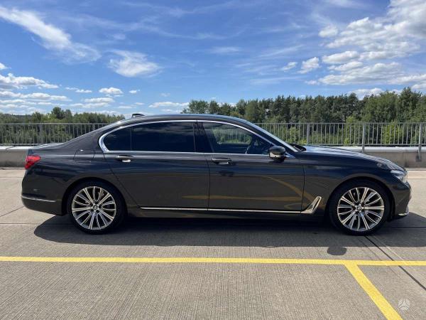 Grey BMW 730 2018 in Vilnius, with an engine capacity of 2.99 L and mileage of 196 thousand km for 28499 €, photo 8 on AUTOMOTO.COM.LV