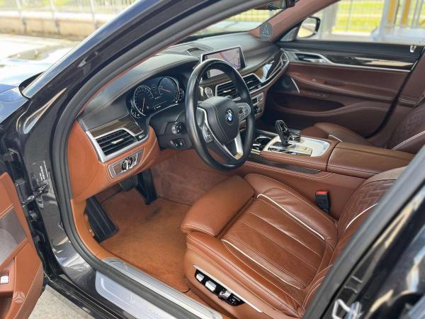 Grey BMW 730 2018 in Vilnius, with an engine capacity of 2.99 L and mileage of 196 thousand km for 28499 €, photo 10 on AUTOMOTO.COM.LV