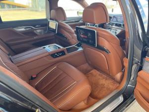 Grey BMW 730 2018 in Vilnius, with an engine capacity of 2.99 L and mileage of 196 thousand km for 28499 €, photo 13 on AUTOMOTO.COM.LV