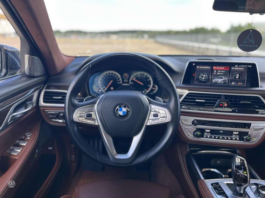 Grey BMW 730 2018 in Vilnius, with an engine capacity of 2.99 L and mileage of 196 thousand km for 28499 €, photo 16 on AUTOMOTO.COM.LV