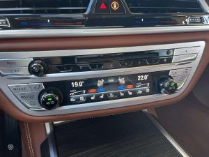 Grey BMW 730 2018 in Vilnius, with an engine capacity of 2.99 L and mileage of 196 thousand km for 28499 €, photo 21 on AUTOMOTO.COM.LV