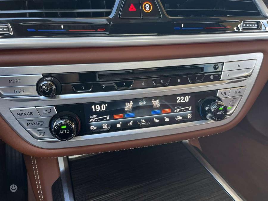 Grey BMW 730 2018 in Vilnius, with an engine capacity of 2.99 L and mileage of 196 thousand km for 28499 €, photo 21 on AUTOMOTO.COM.LV