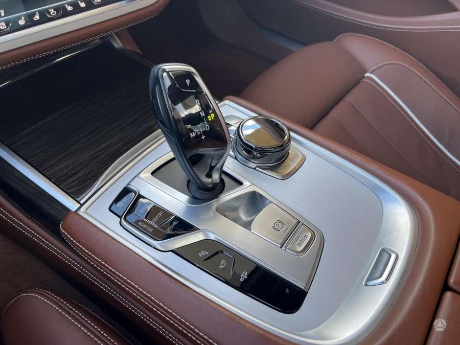 Grey BMW 730 2018 in Vilnius, with an engine capacity of 2.99 L and mileage of 196 thousand km for 28499 €, photo 22 on AUTOMOTO.COM.LV