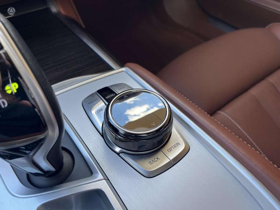 Grey BMW 730 2018 in Vilnius, with an engine capacity of 2.99 L and mileage of 196 thousand km for 28499 €, photo 23 on AUTOMOTO.COM.LV